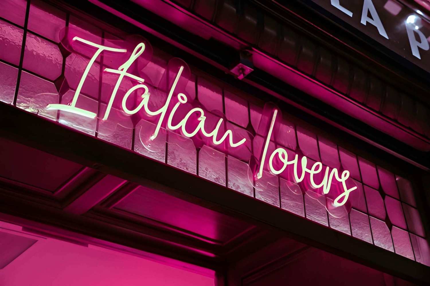 Static vs Digital Signage for Melbourne Businesses